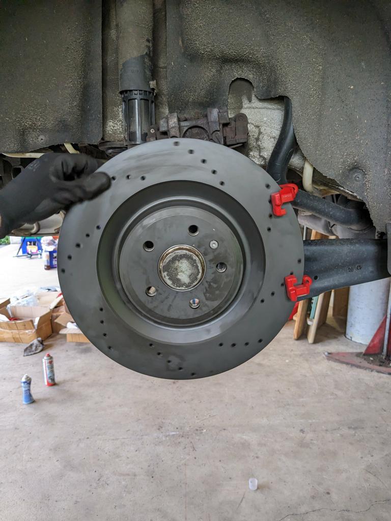 Fitting the electronic handbrake caliper